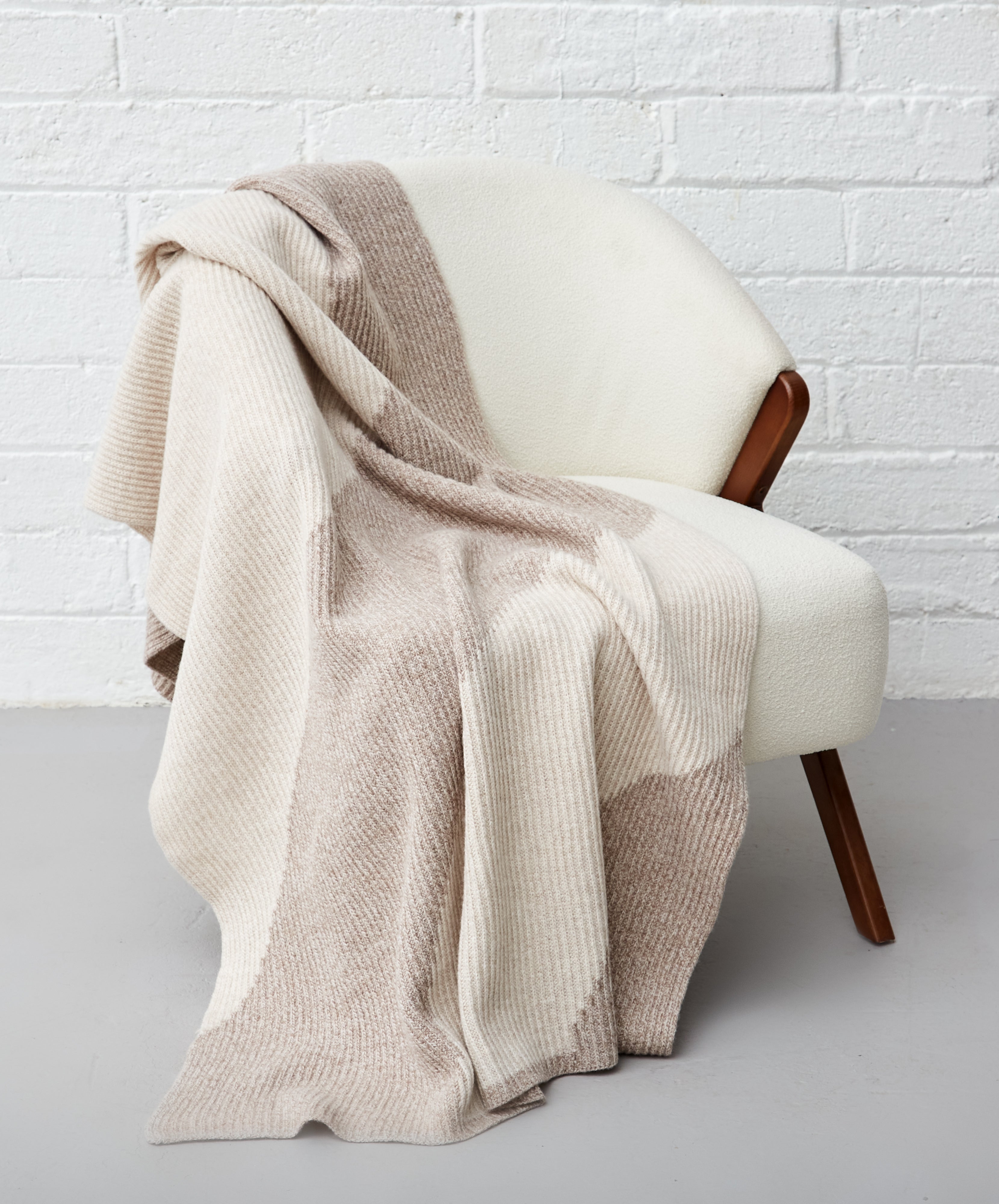Wren Intarsia Throw Eggshell & Bone – IrelandsEye Knitwear